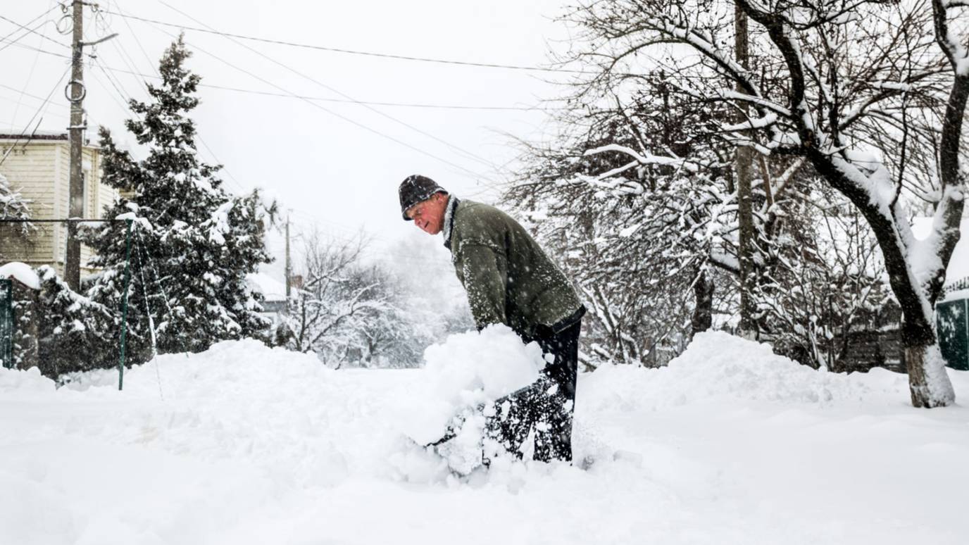 Snow Shoveling, Cold Temperatures Combine for Perfect Storm of Heart Health Hazards - - Global ...